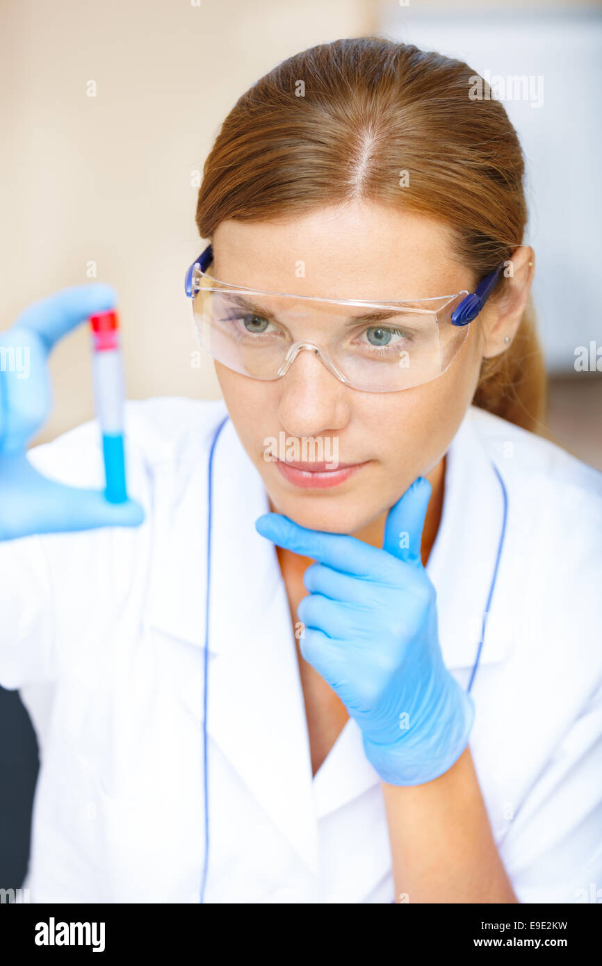 Hiv scientist hi-res stock photography and images - Alamy