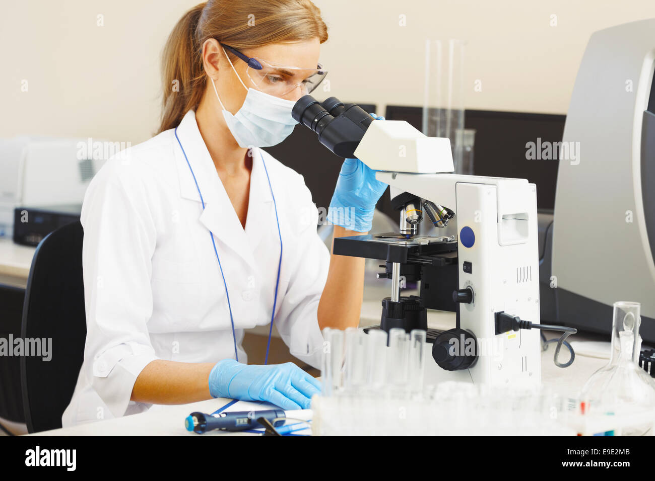 Lab medical student microscope hi-res stock photography and images - Alamy