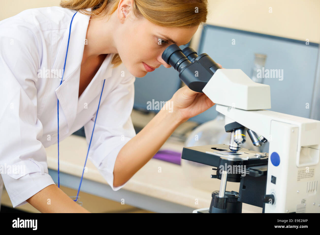 Microscope forensics hi-res stock photography and images - Alamy