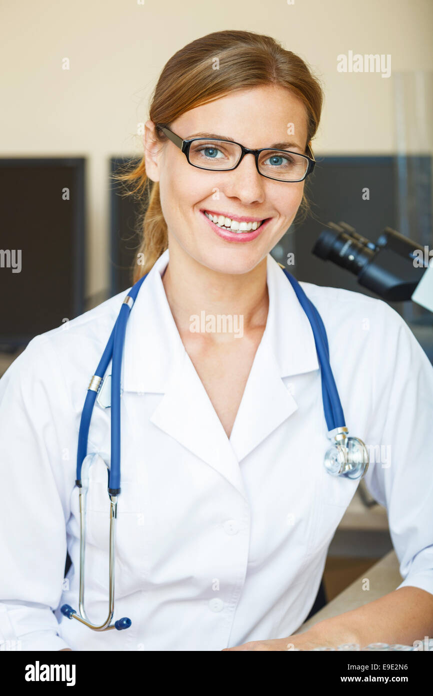 Laboratory doctor hi-res stock photography and images - Alamy