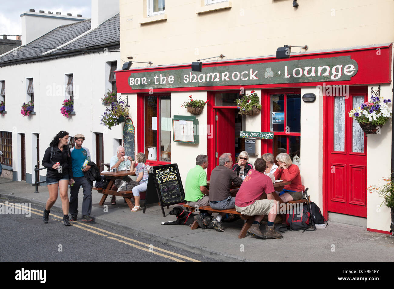 Shamrock Bar and Pub, Roundstone, Ireland Stock Photo - Alamy