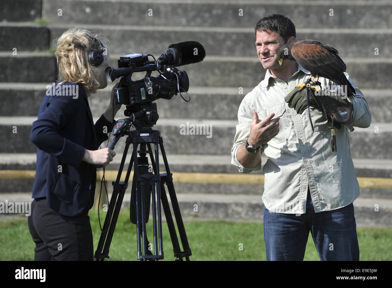Wildlife presenter hi-res stock photography and images - Alamy