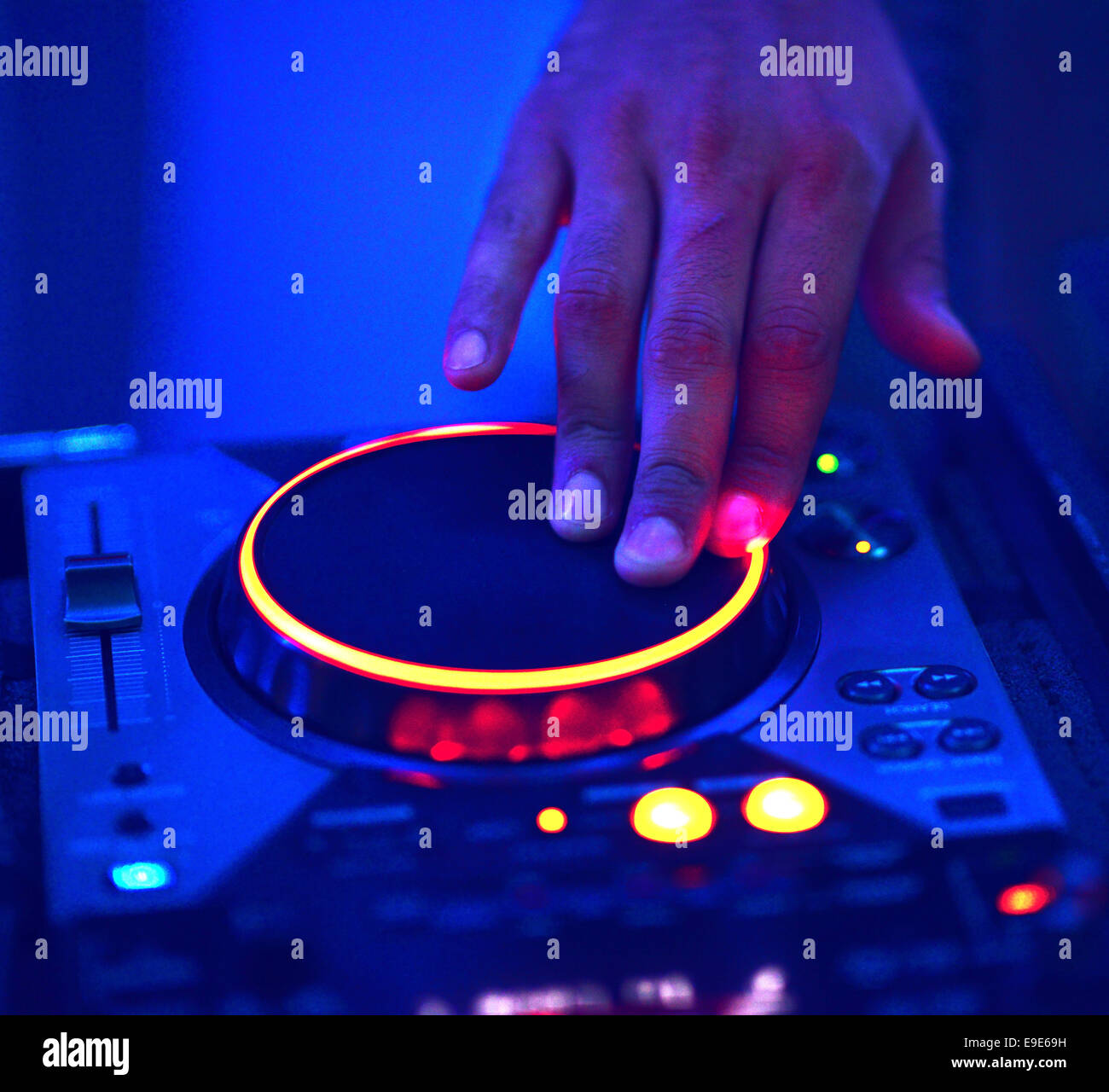 Dj by night hi-res stock photography and images - Alamy