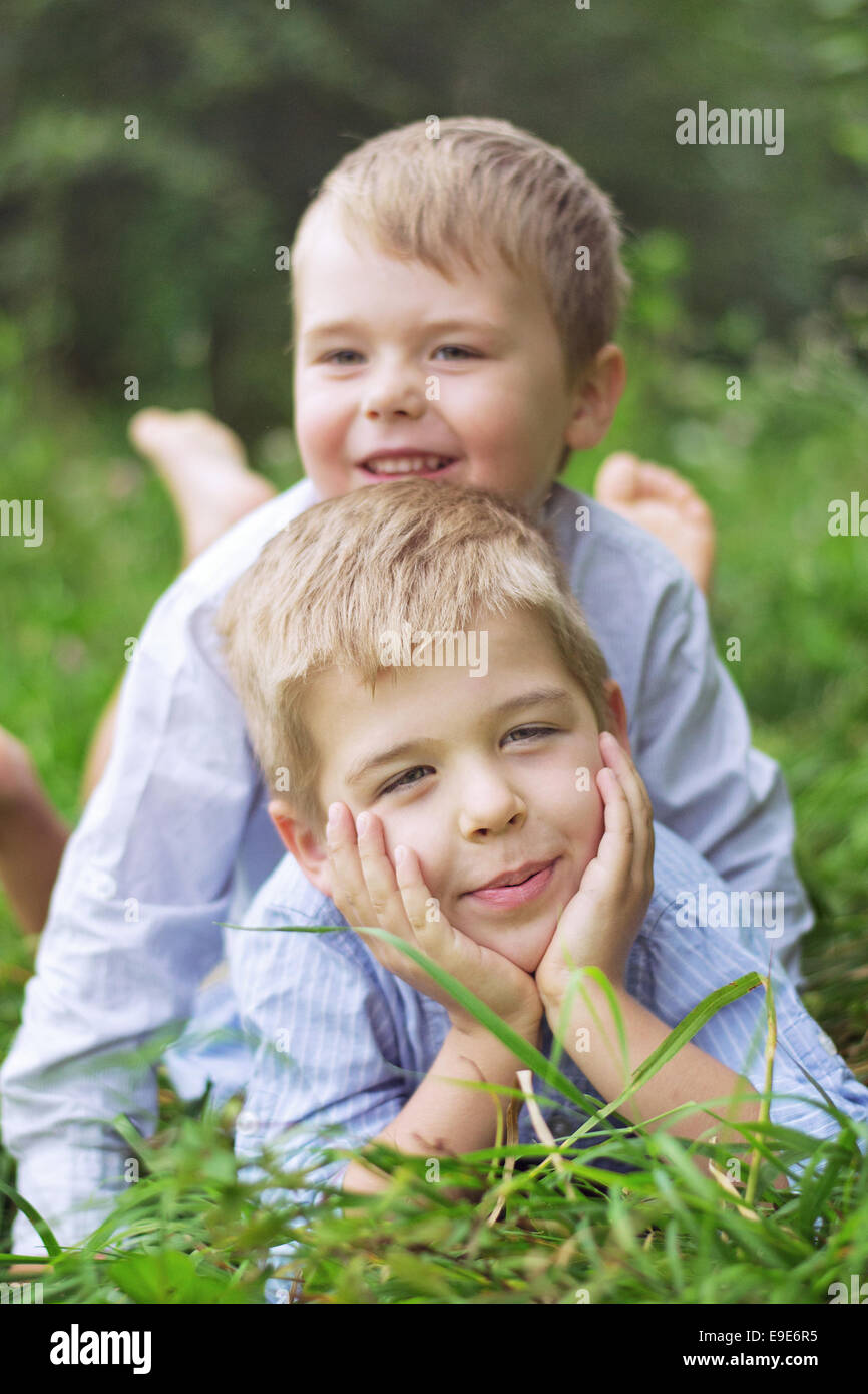 Two little brothers hi-res stock photography and images - Alamy