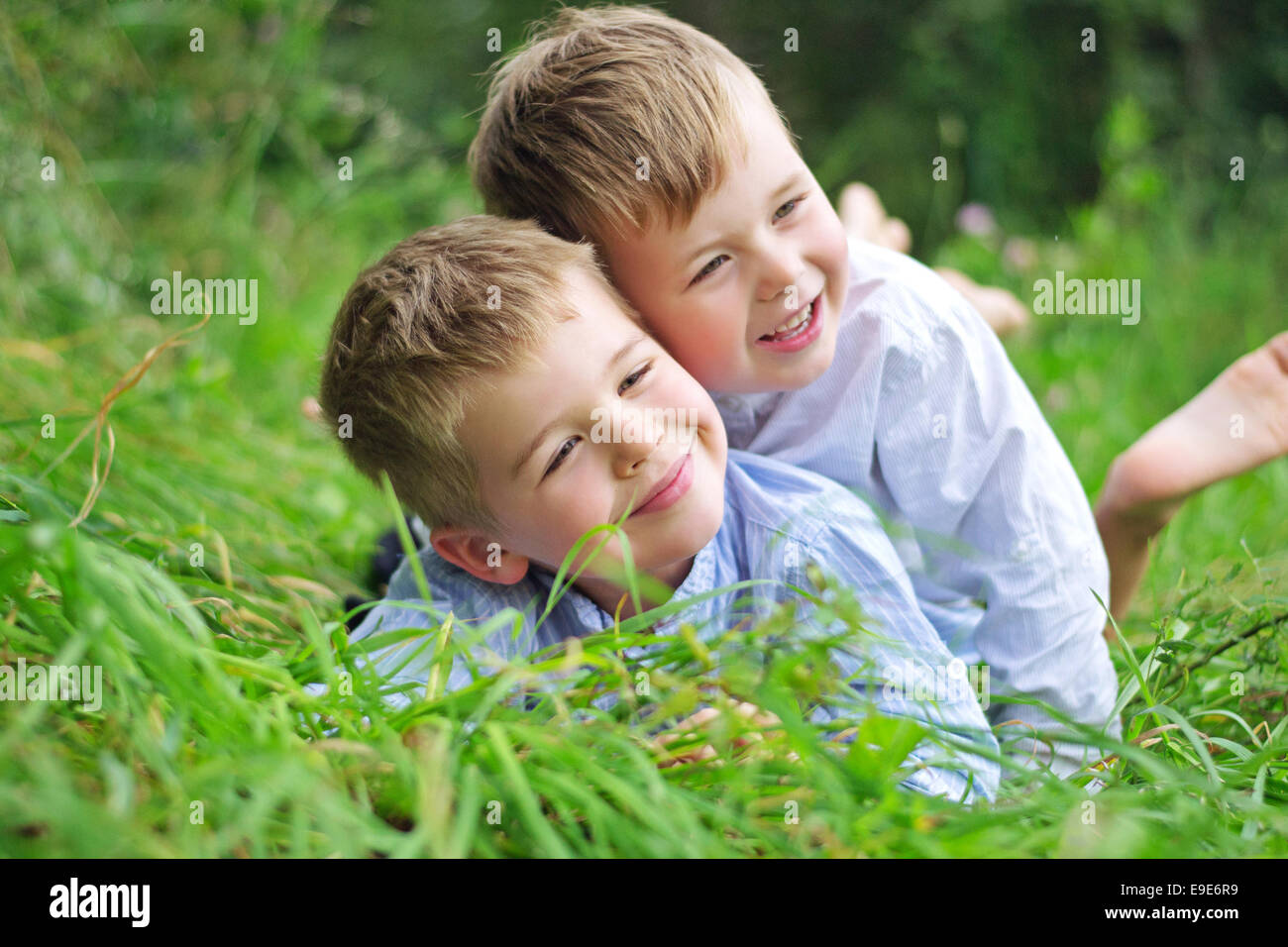 Two little brothers hi-res stock photography and images - Alamy