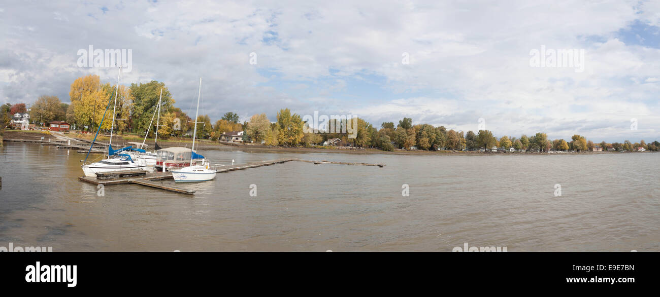 Shoreline along Baie Venise, Venise en Quebec, Canada Stock Photo - Alamy