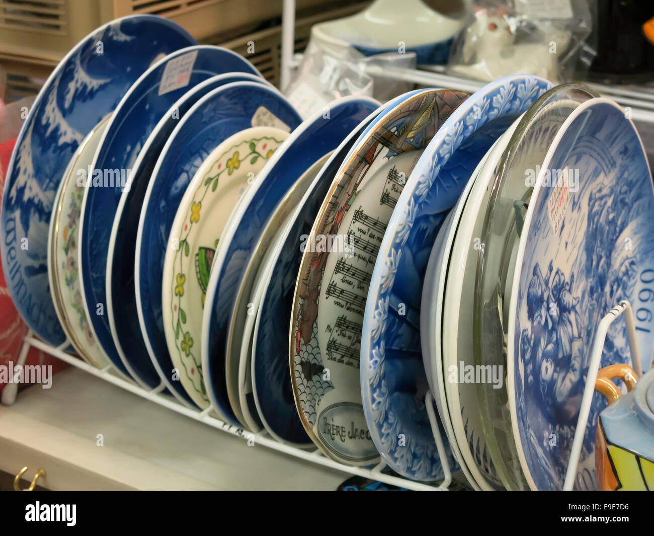 Mismatched china hi-res stock photography and images - Alamy