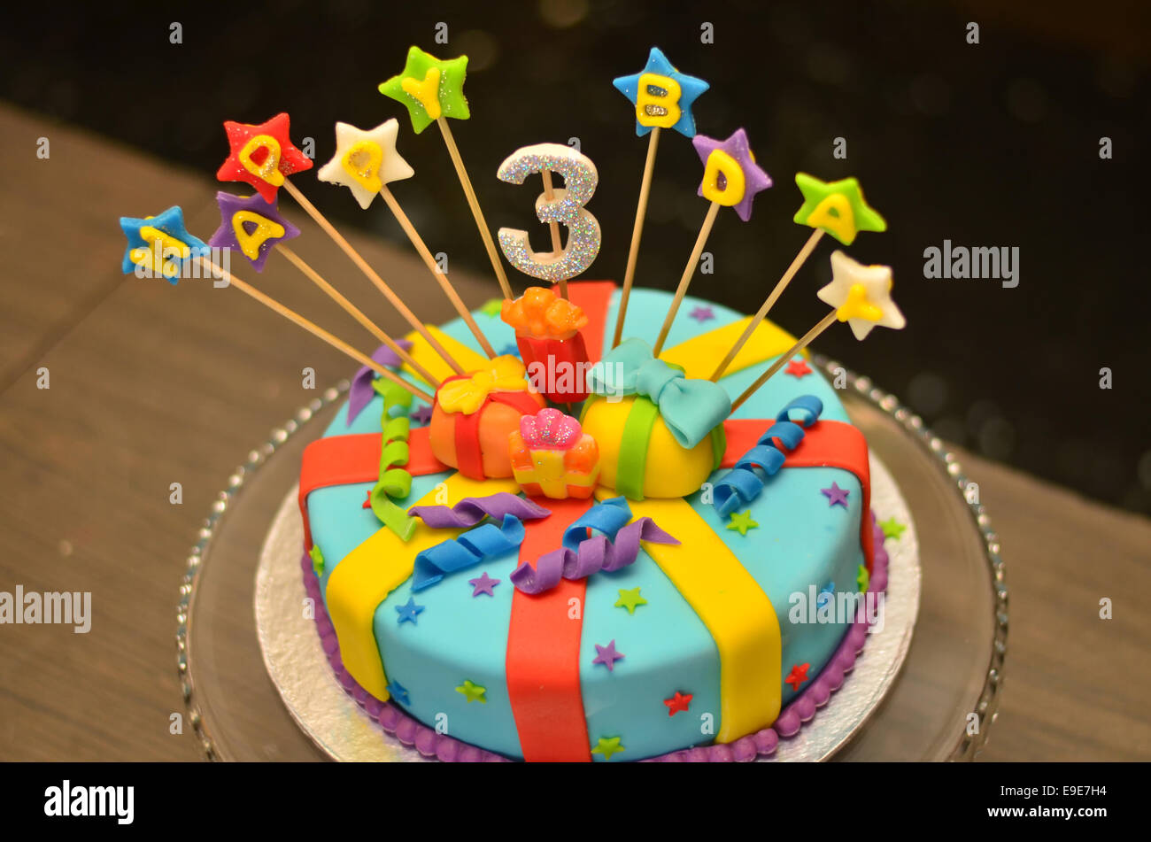 Cutting the birthday cake! Stock Photo - Alamy