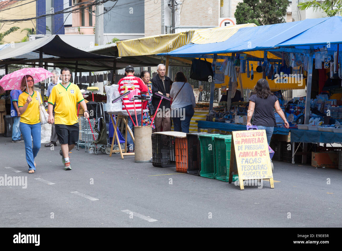 Sao Paulo, Brazil, 26th October, 2014. A traditional weekly street fair ...