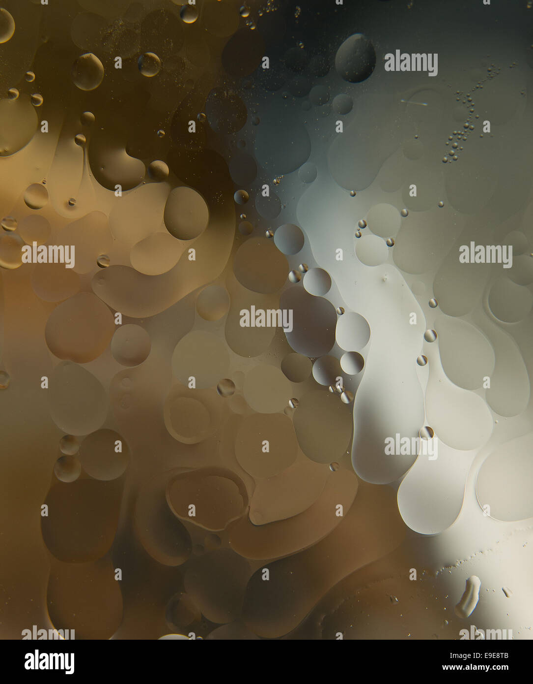 Drops of oil on water hi-res stock photography and images - Alamy