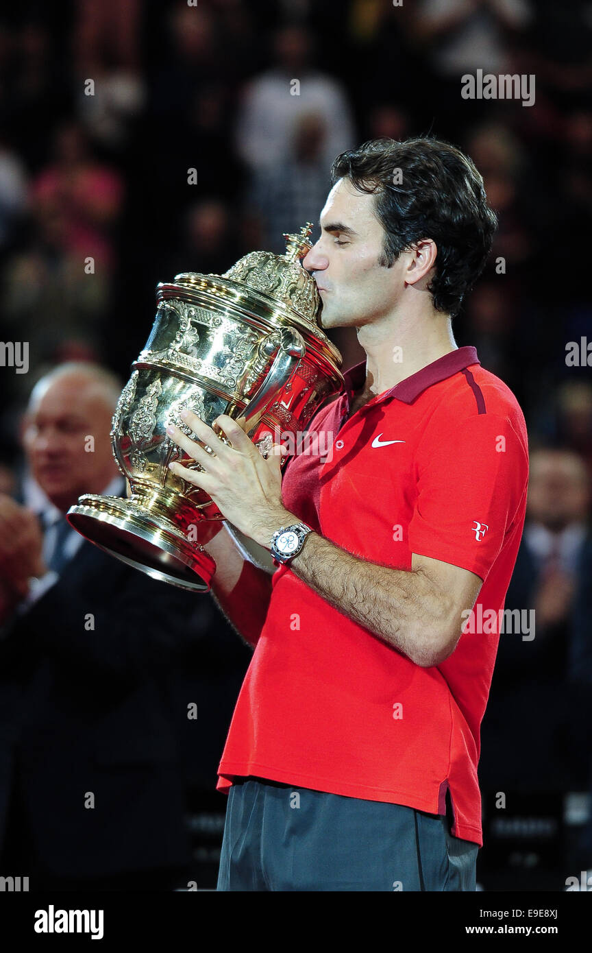 Swiss roger federer kisses trophy hi-res stock photography and images - Alamy