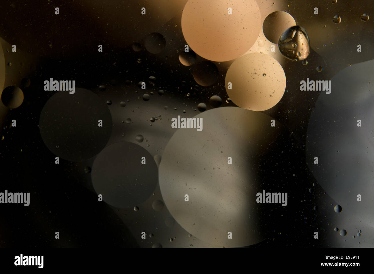 Drops of oil on water hi-res stock photography and images - Alamy