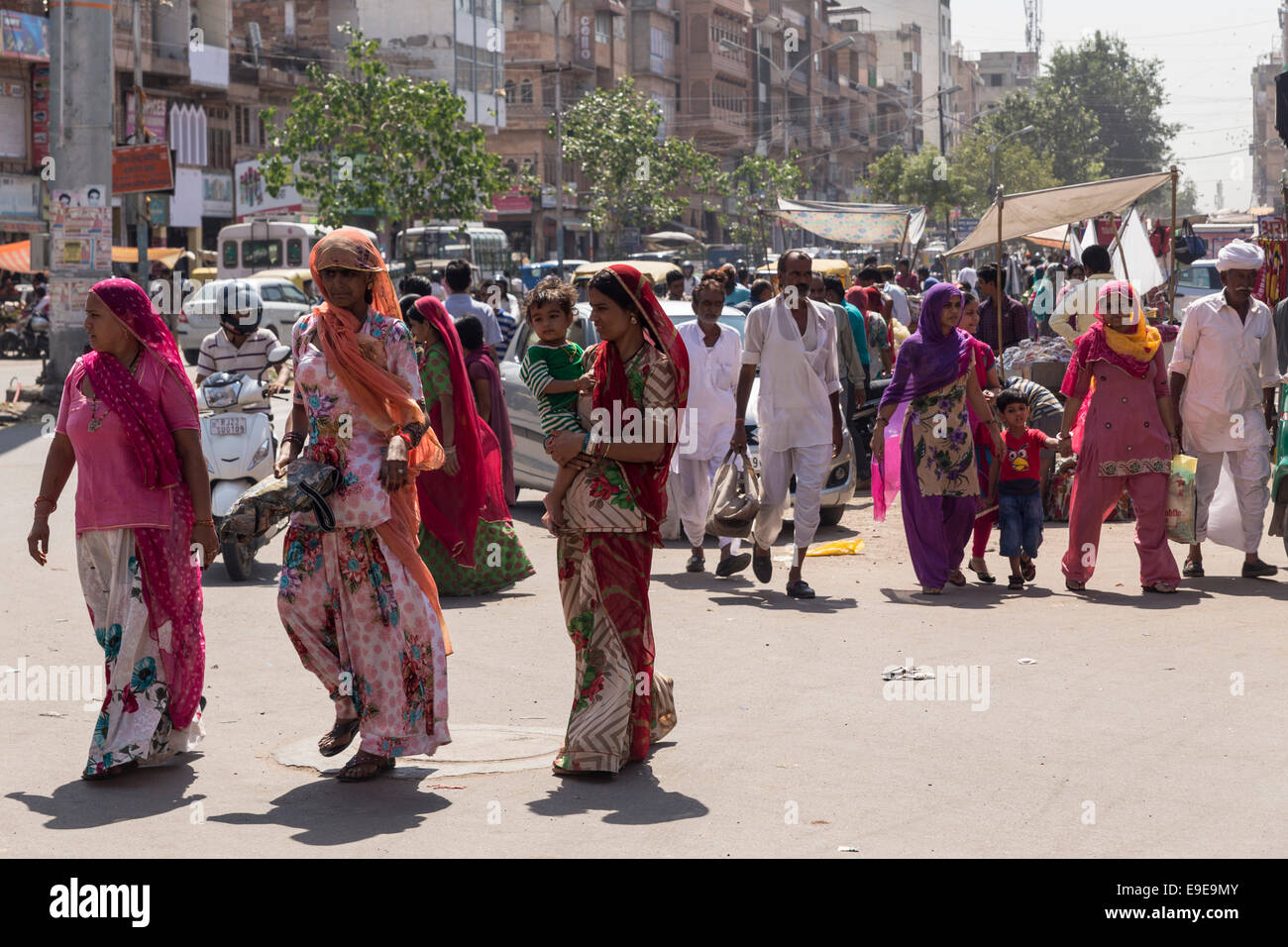 People walking in Jodhpur Main Road, Rajasthan, India Stock Photo - Alamy