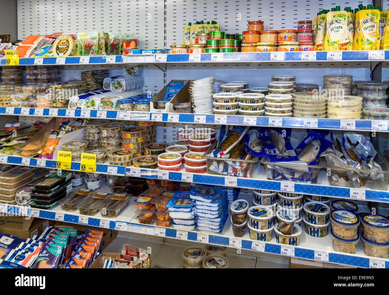 Interior small grocery store hi-res stock photography and images - Alamy
