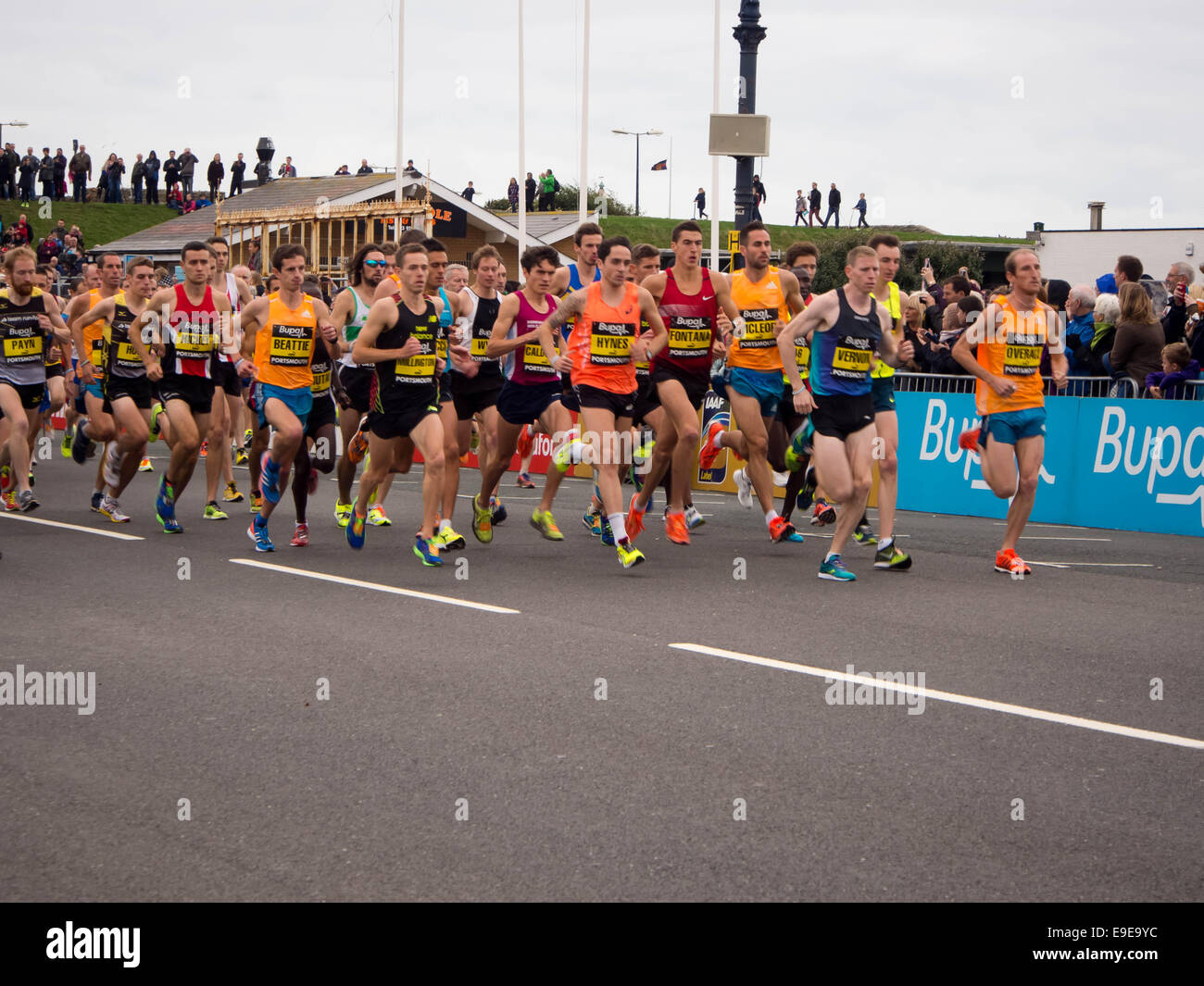 Mens elite mile race hi-res stock photography and images - Alamy