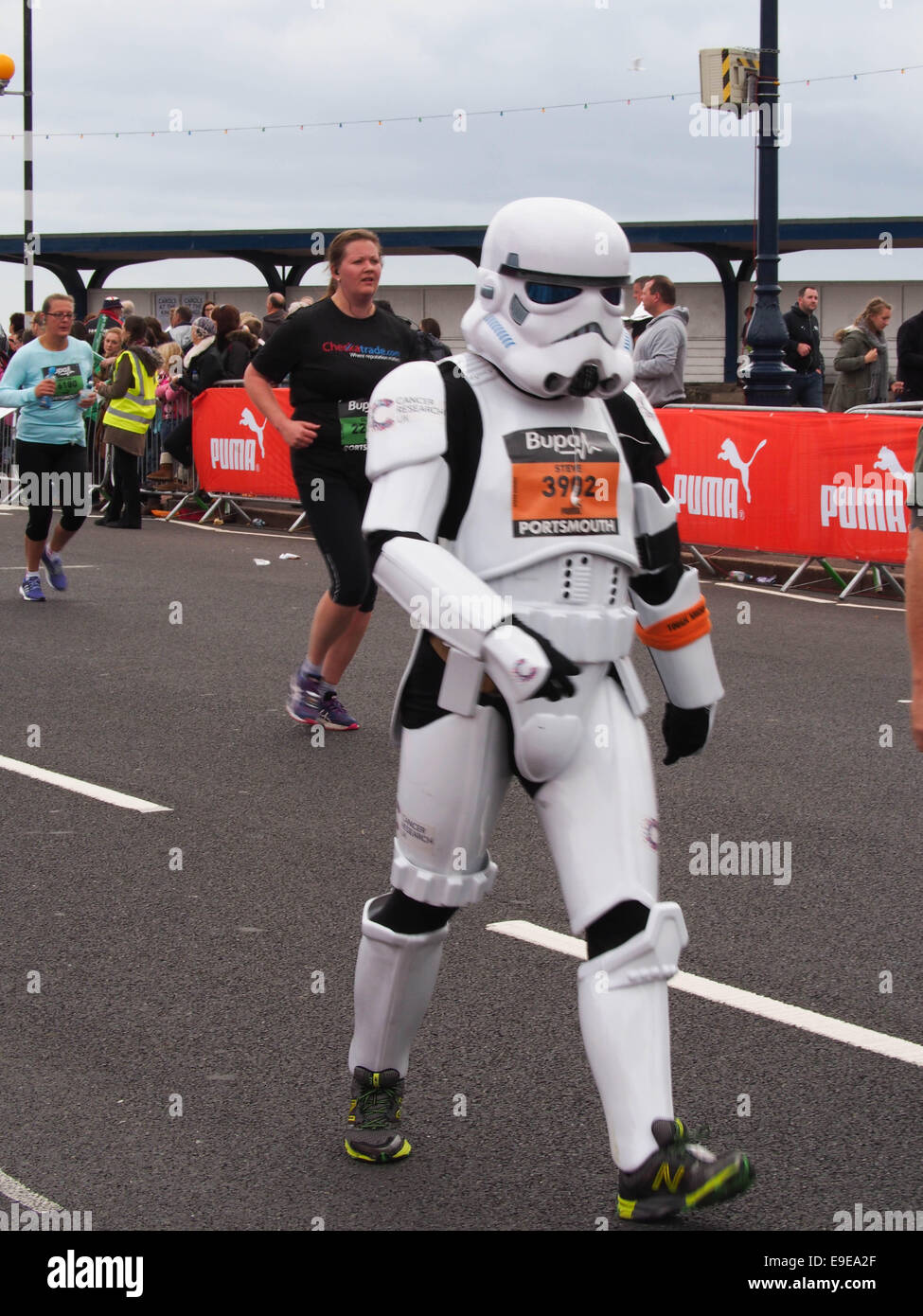 Stormtrooper running hi-res stock photography and images - Alamy