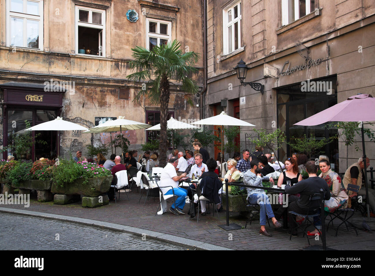 Cafe camelot tourists hi-res stock photography and images - Alamy