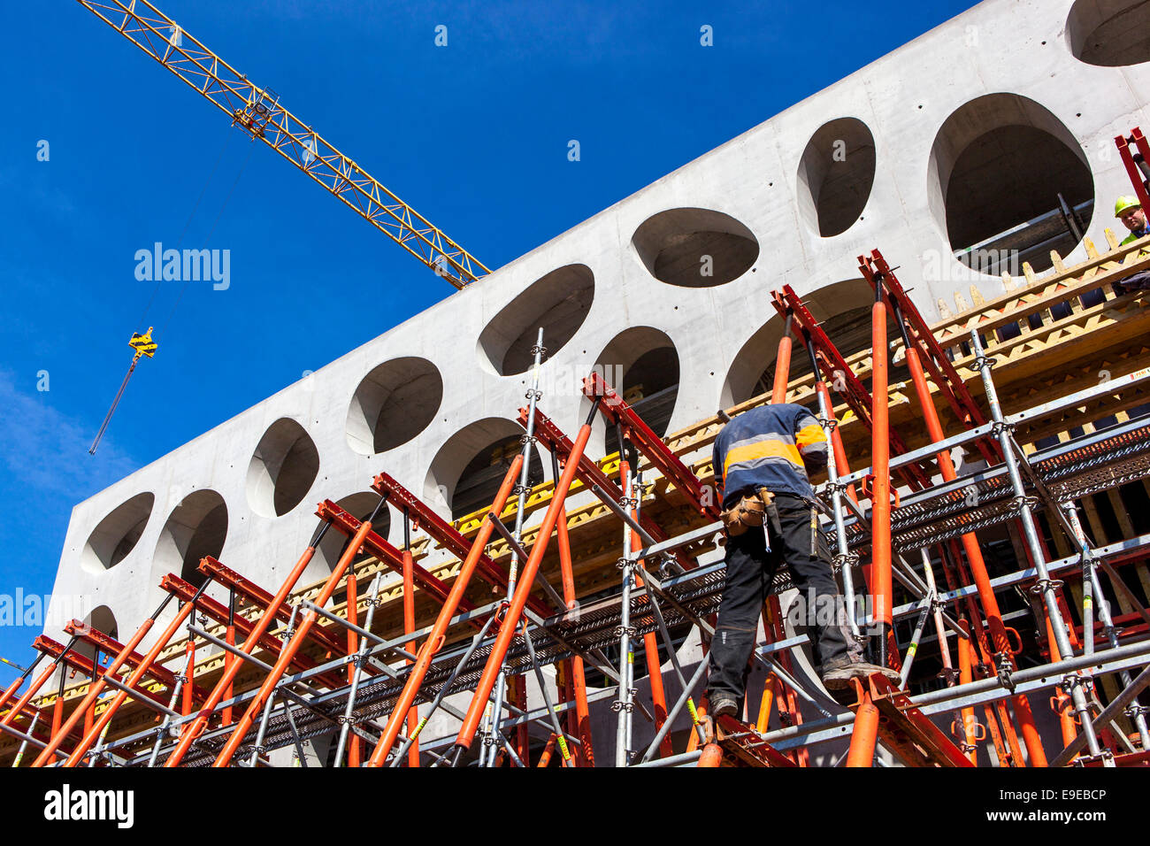 Scaffolding exterior building hi-res stock photography and images - Alamy