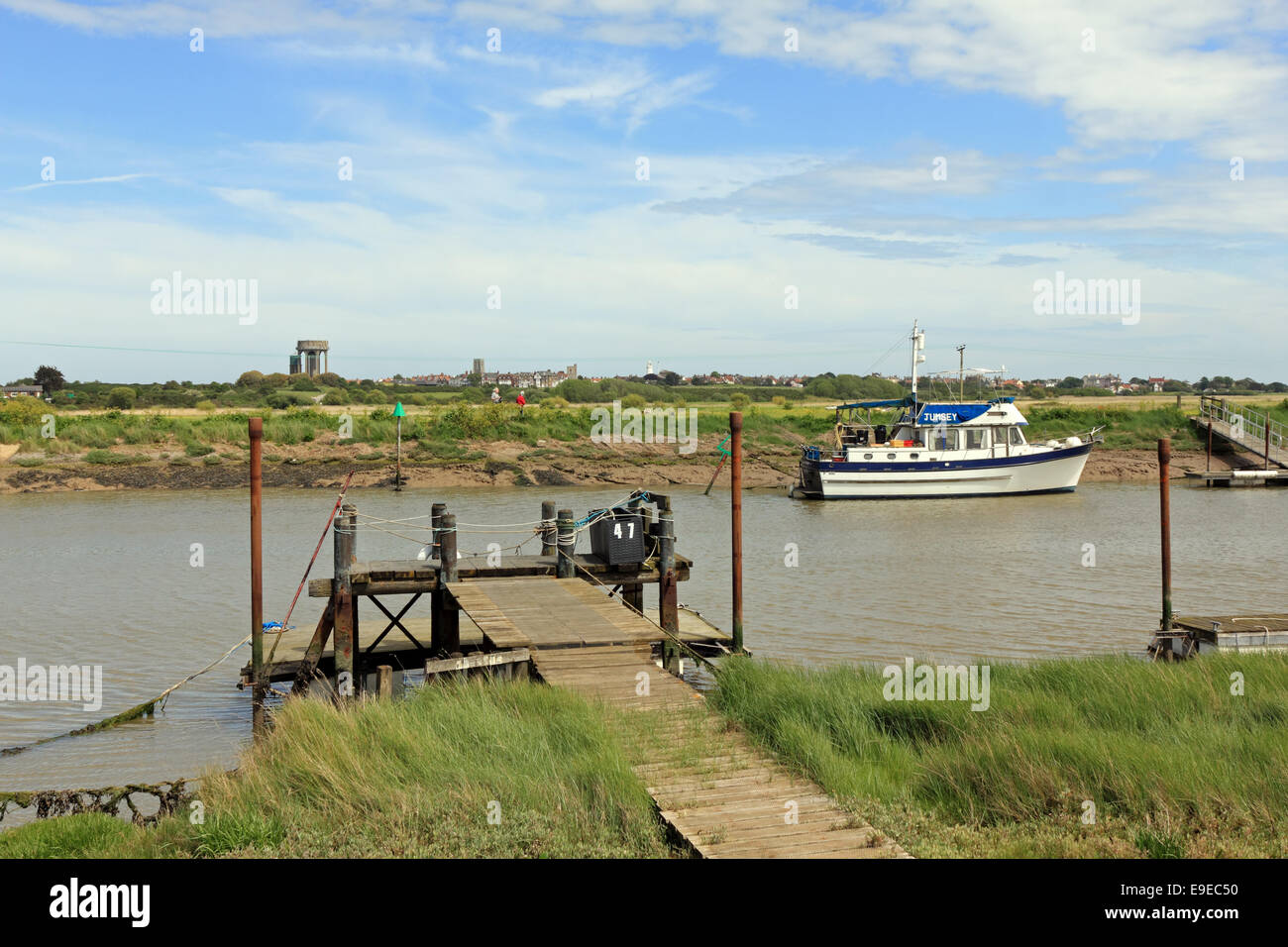 Harbour boat jetty hi-res stock photography and images - Alamy