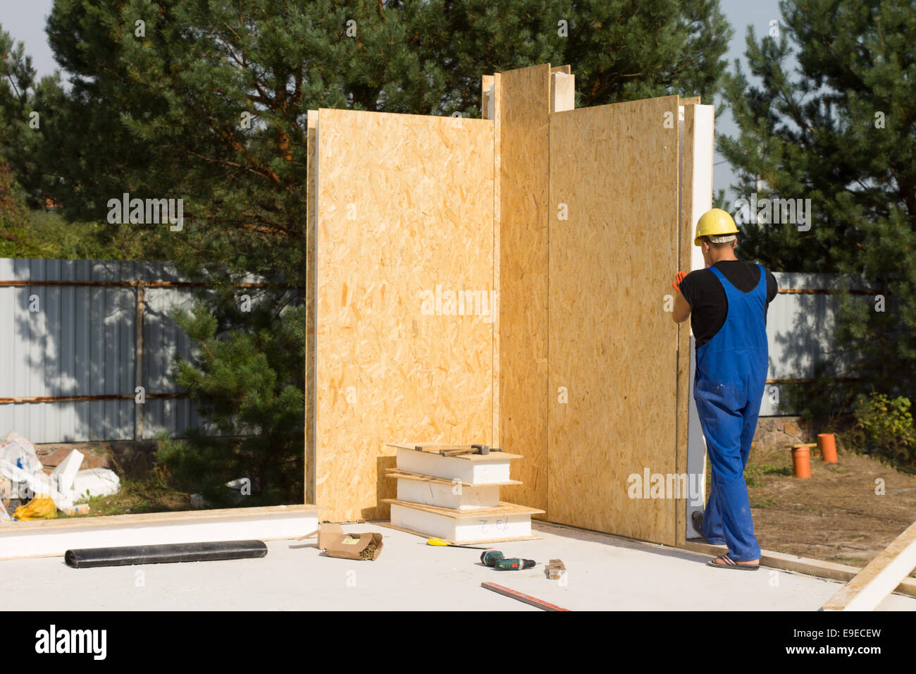 Installing cladding hi-res stock photography and images - Alamy