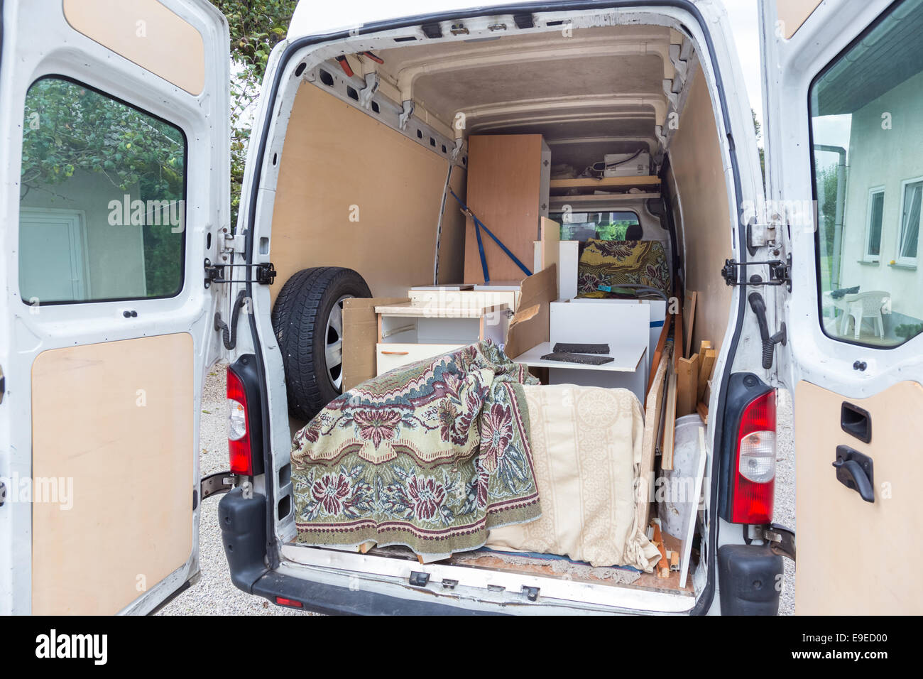 Moving van hi-res stock photography and images - Alamy
