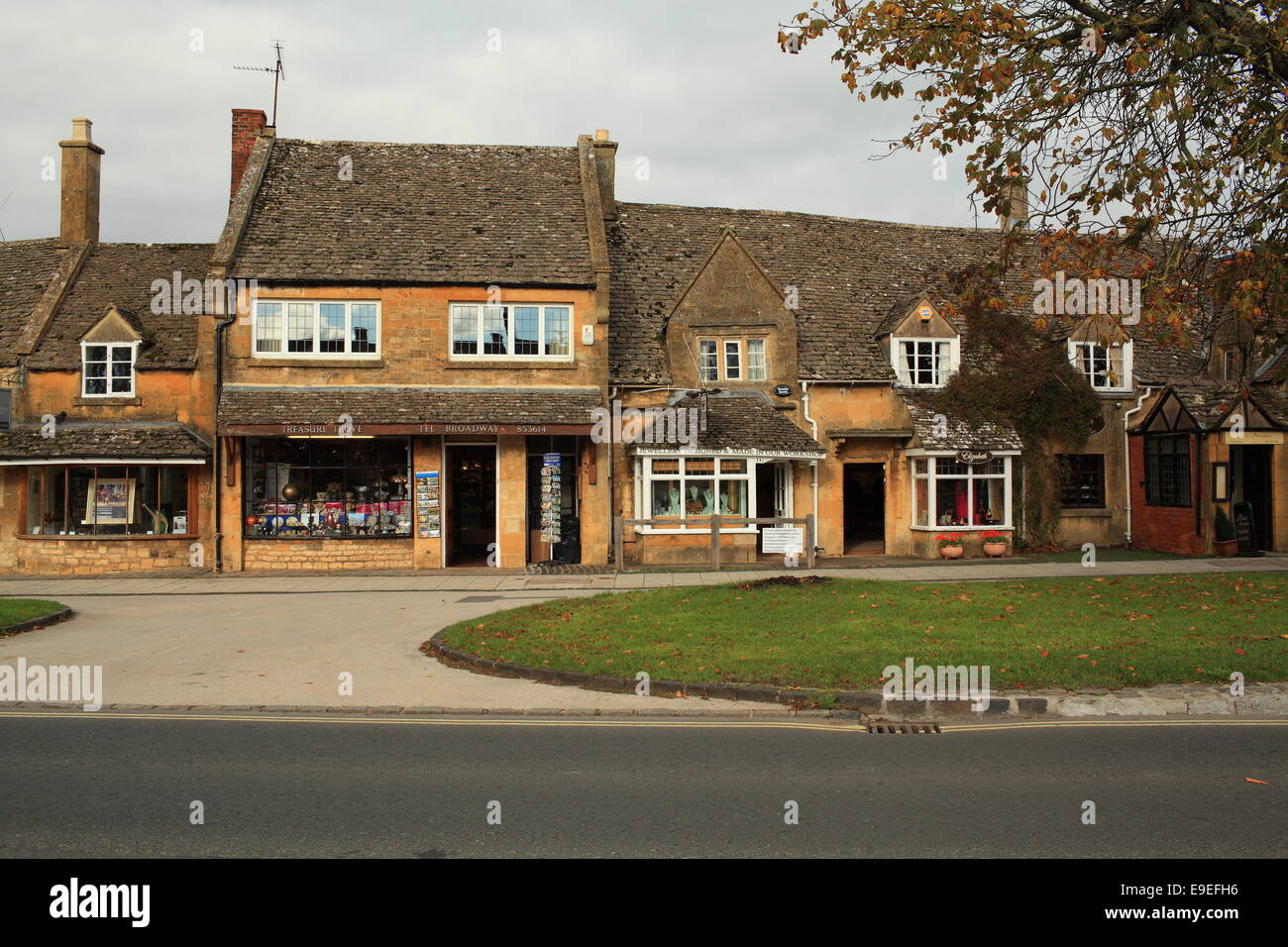 Village high street autumn uk hi-res stock photography and images - Alamy