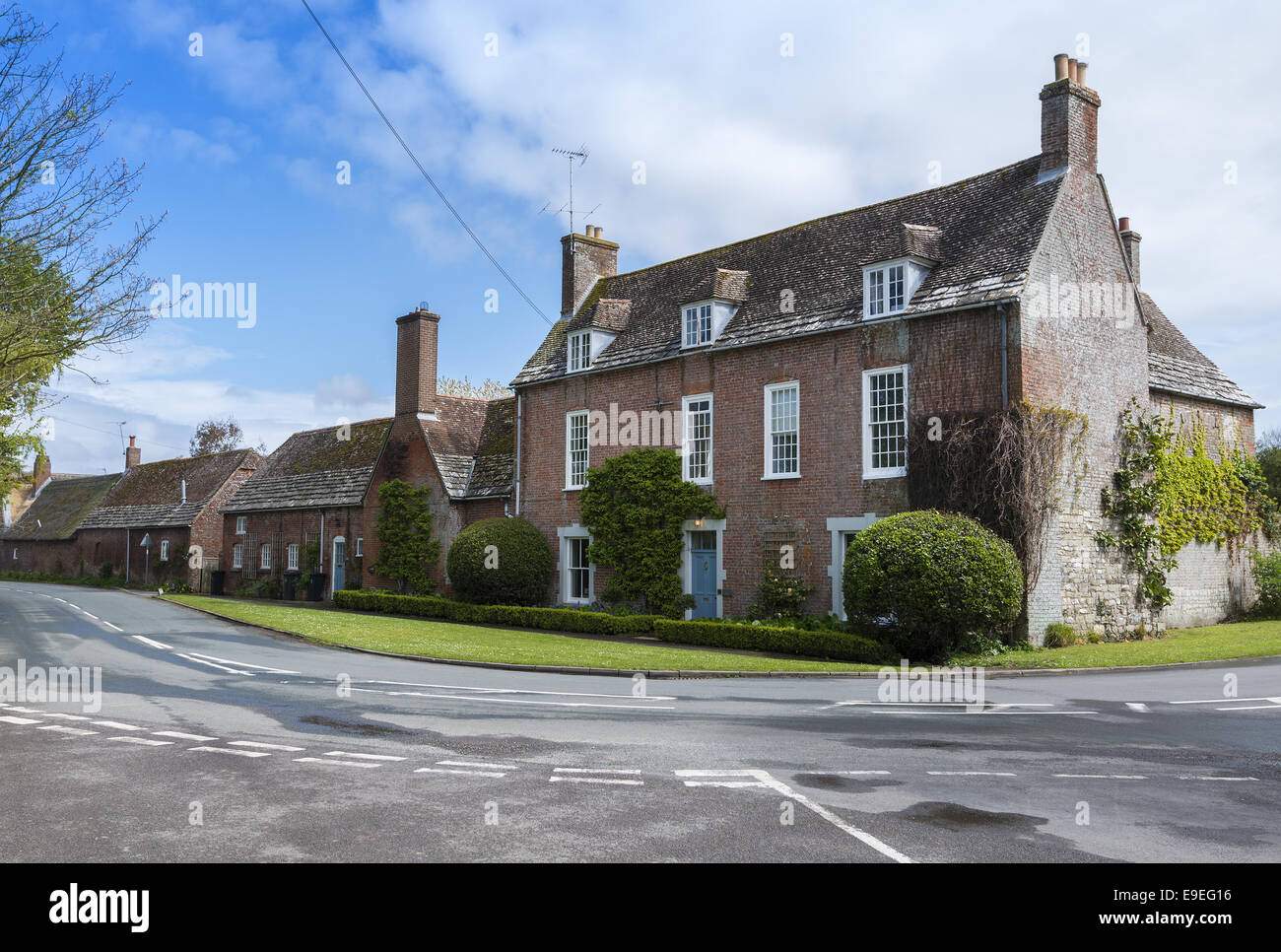 Houses in Winfrith Newburgh village High Street in Purbeck, Dorset ...