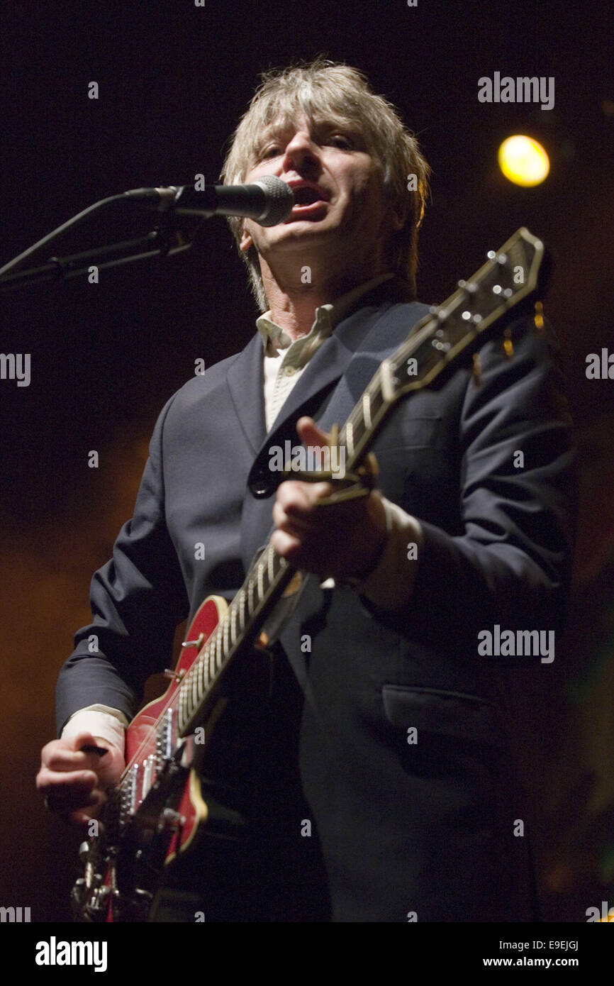 Neil Finn performs a headlining gig at Glasgow Royal Concert Hall ...