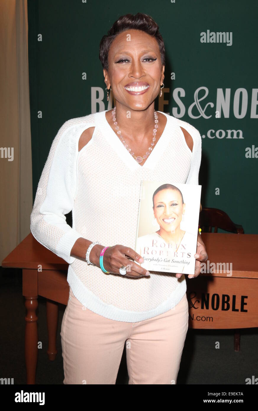 Robin roberts book hi-res stock photography and images - Alamy
