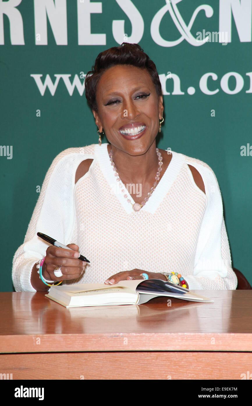 Robin Roberts signs copies of her book 'Everybody's Got Something' at ...