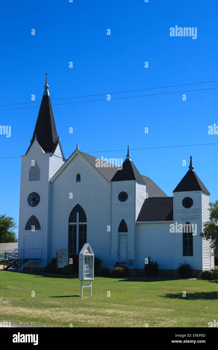 White country church steeple hi-res stock photography and images - Alamy