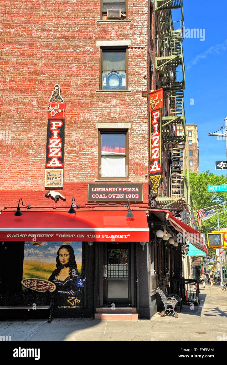 A red brick building in New York City on a sunny day Stock Photo - Alamy