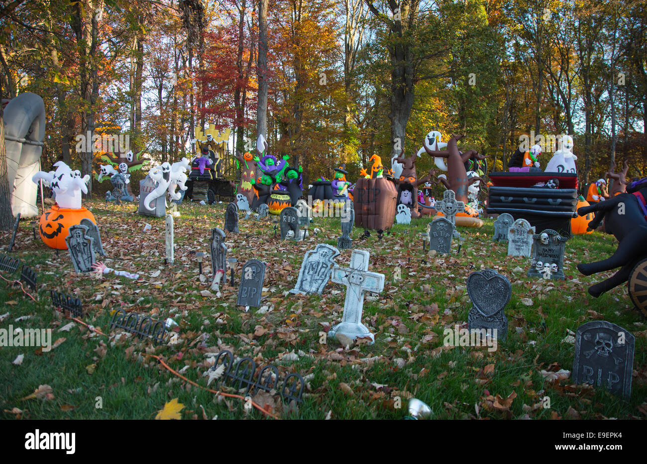Suburban home with Halloween decorations Stock Photo - Alamy