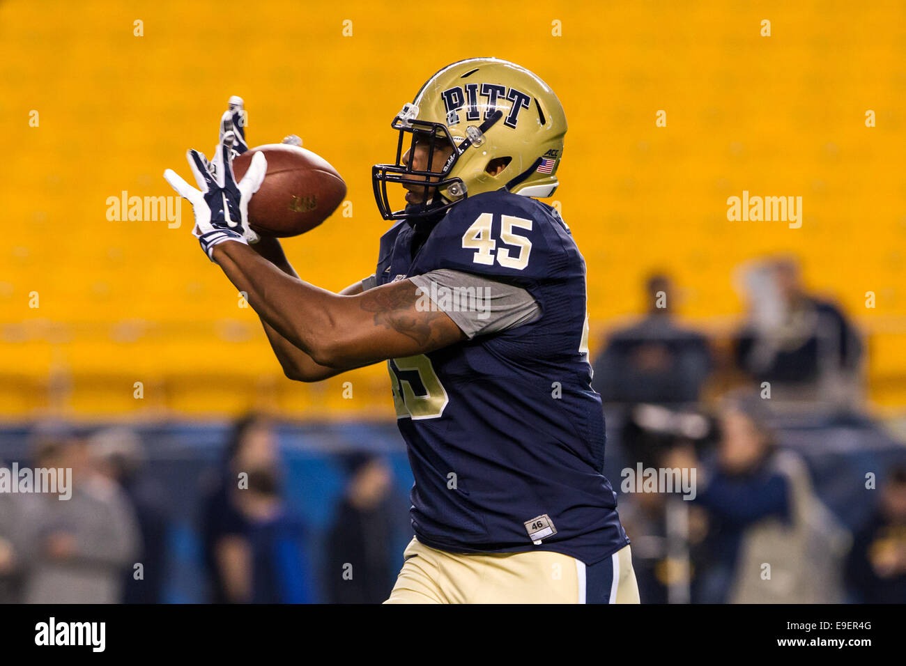 Pittsburgh virginia tech football hi-res stock photography and images ...