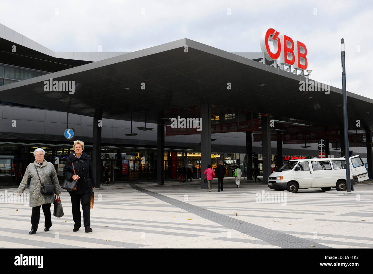 After the opening of the new Vienna station (pictured) will be the way ...