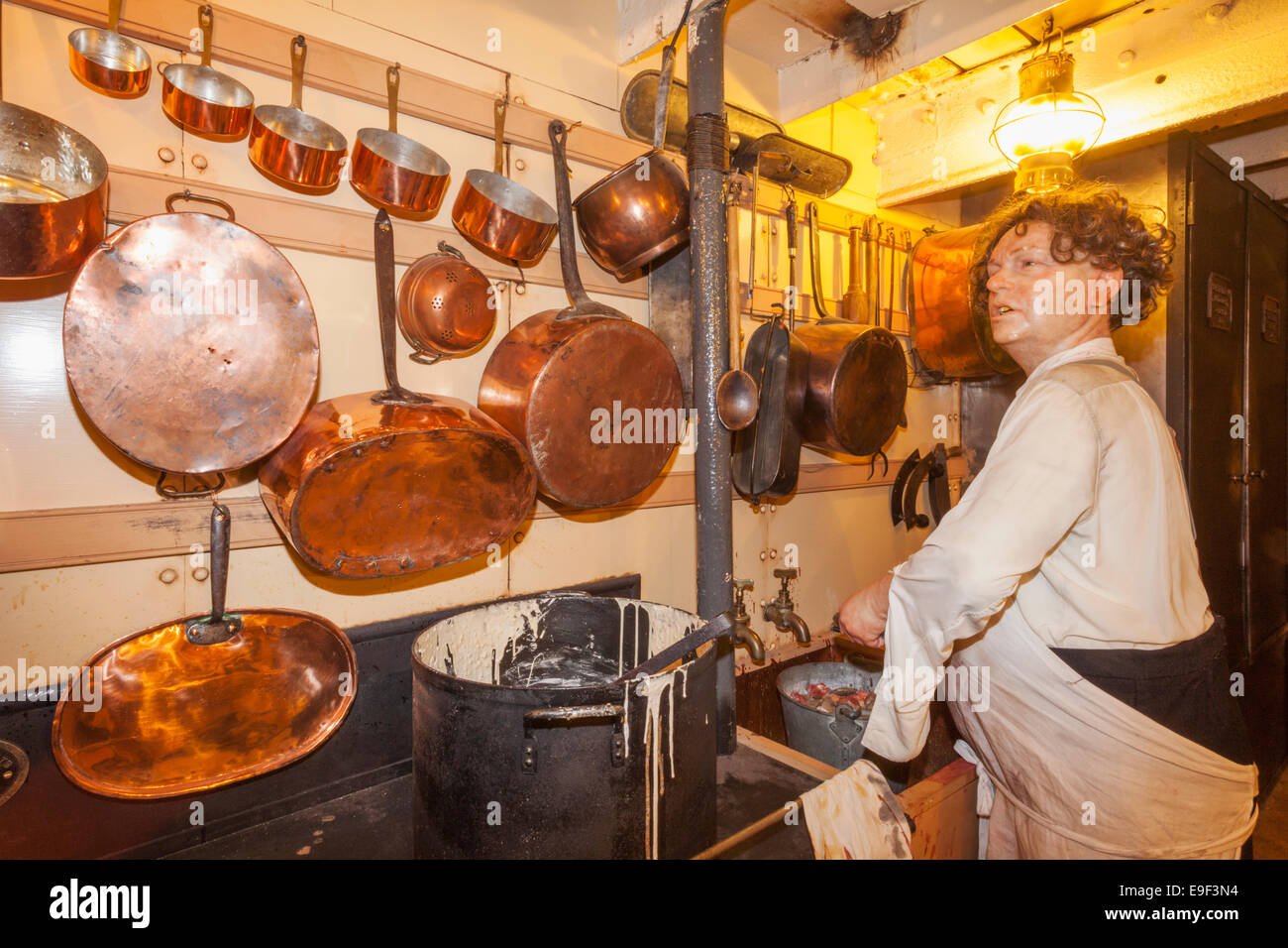 Ships kitchen hi-res stock photography and images - Alamy