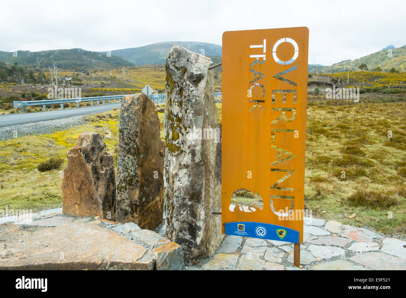 Cradle mountain overland track hi-res stock photography and images - Alamy