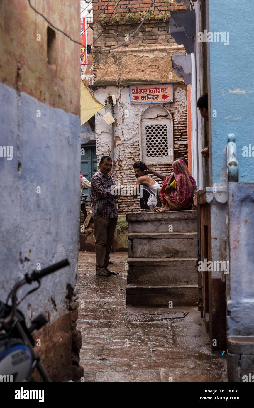 Varanasi city life hi-res stock photography and images - Alamy