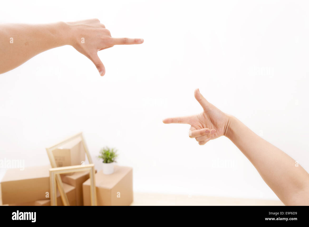 Viewfinder hand hi-res stock photography and images - Alamy