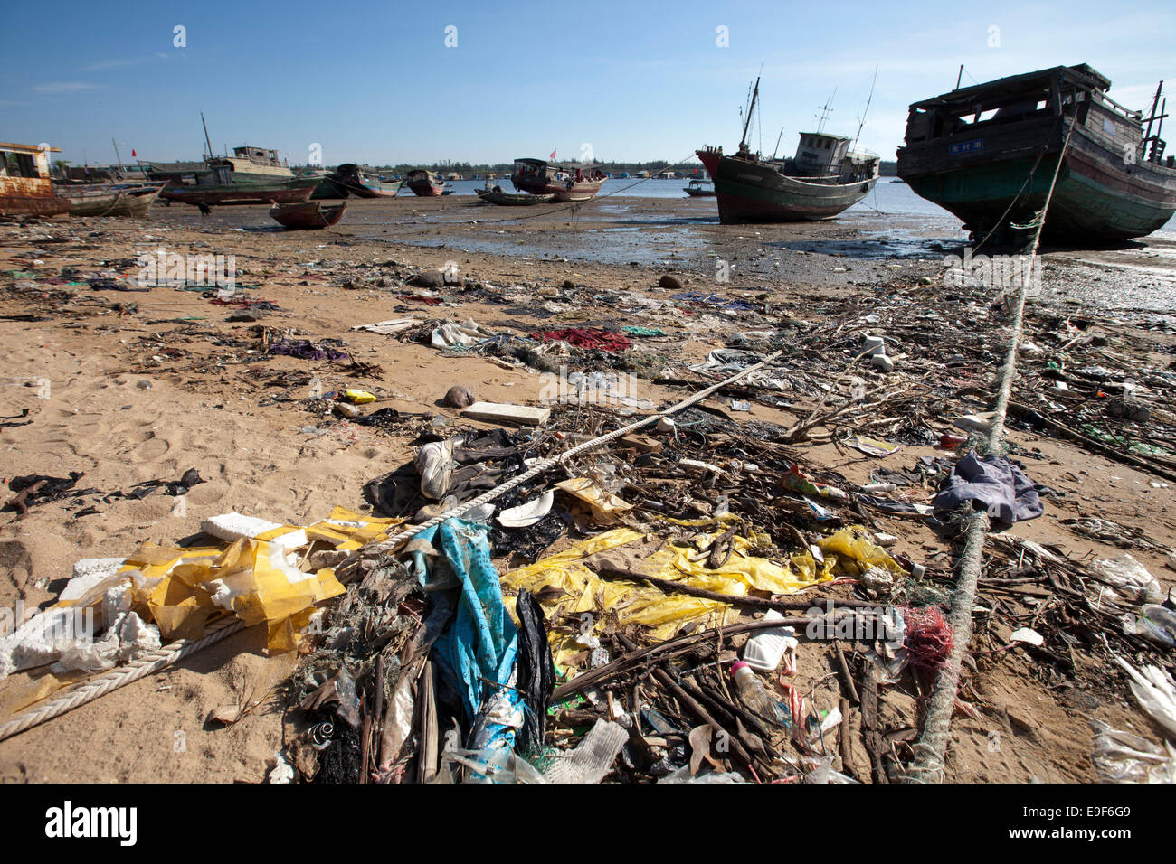 Garbage dump china hi-res stock photography and images - Alamy