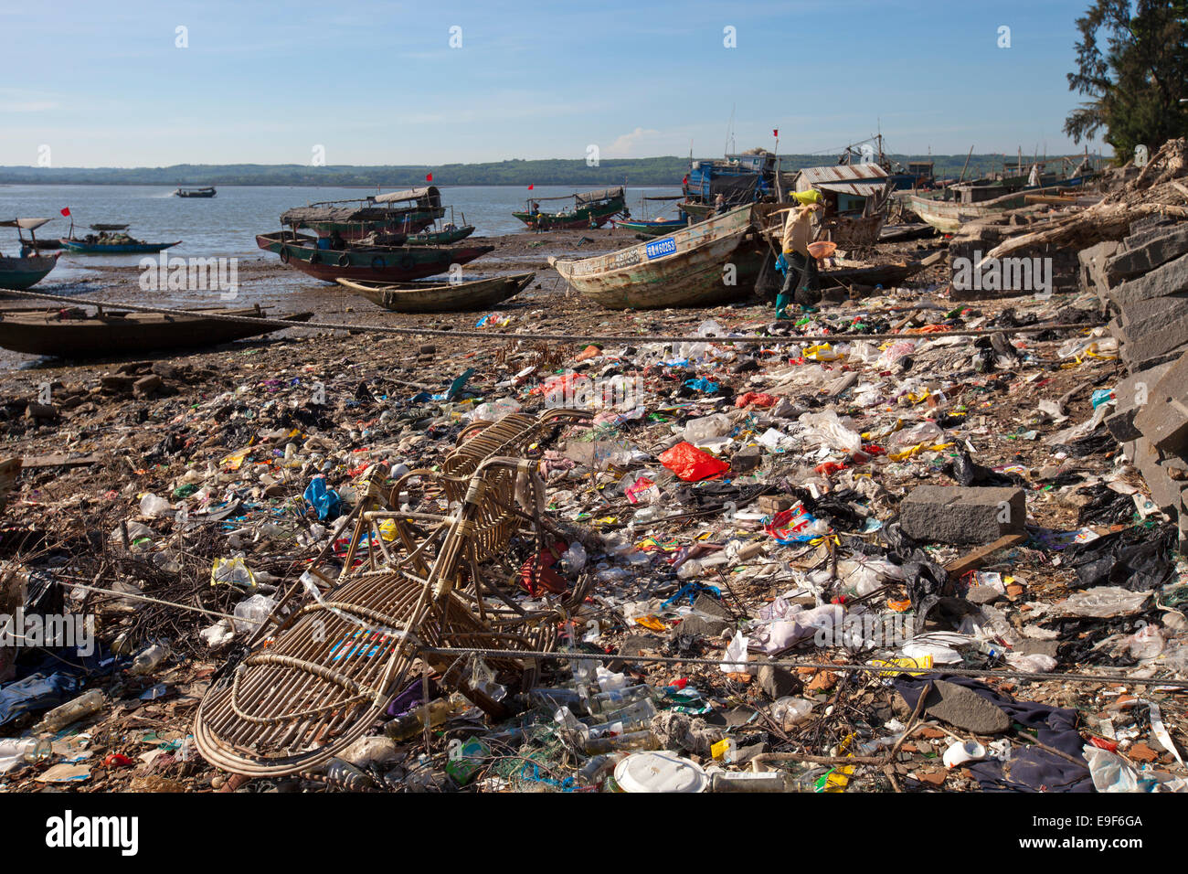Beach garbage hi-res stock photography and images - Alamy