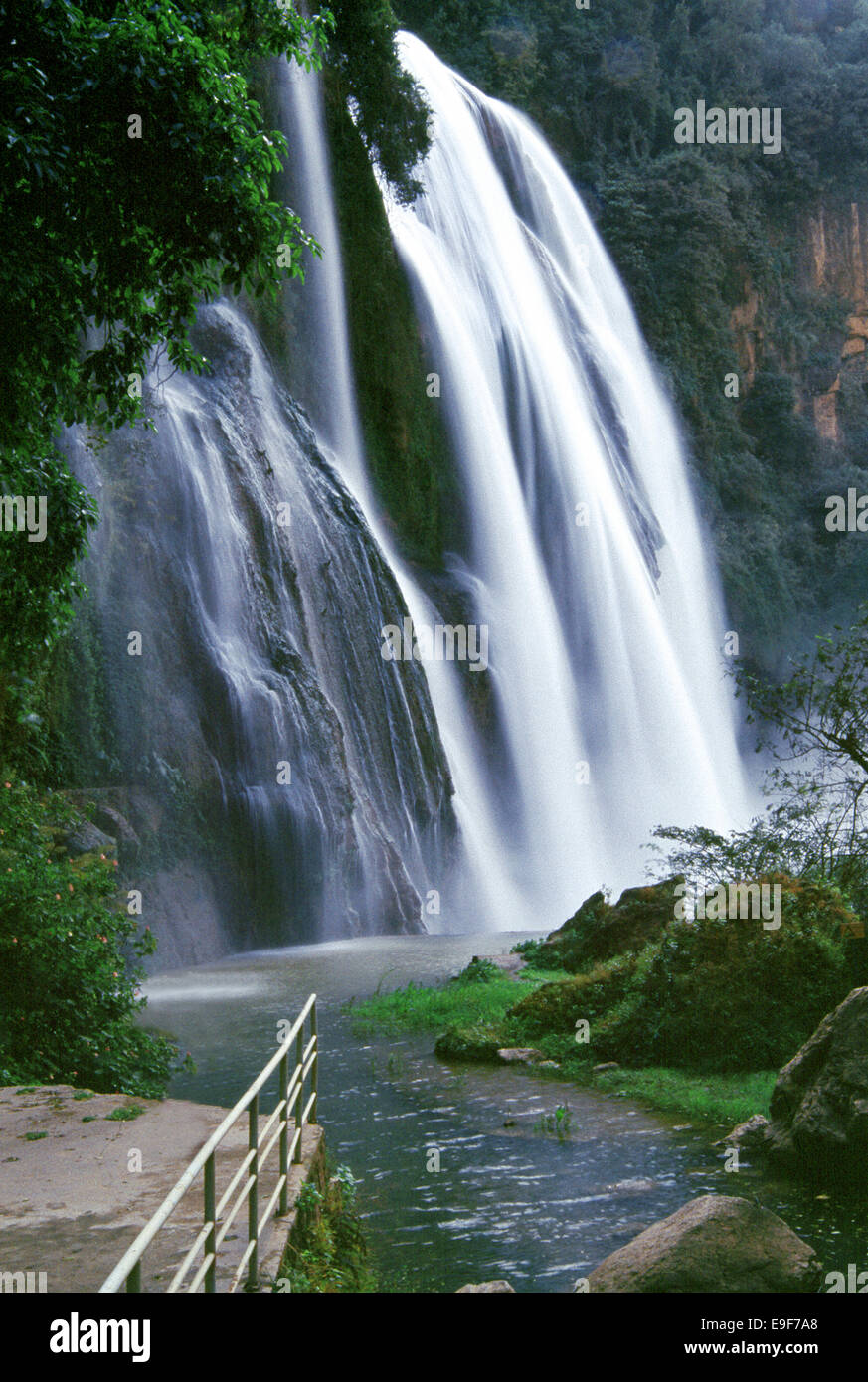 Waterfall in yunnan china hi-res stock photography and images - Alamy