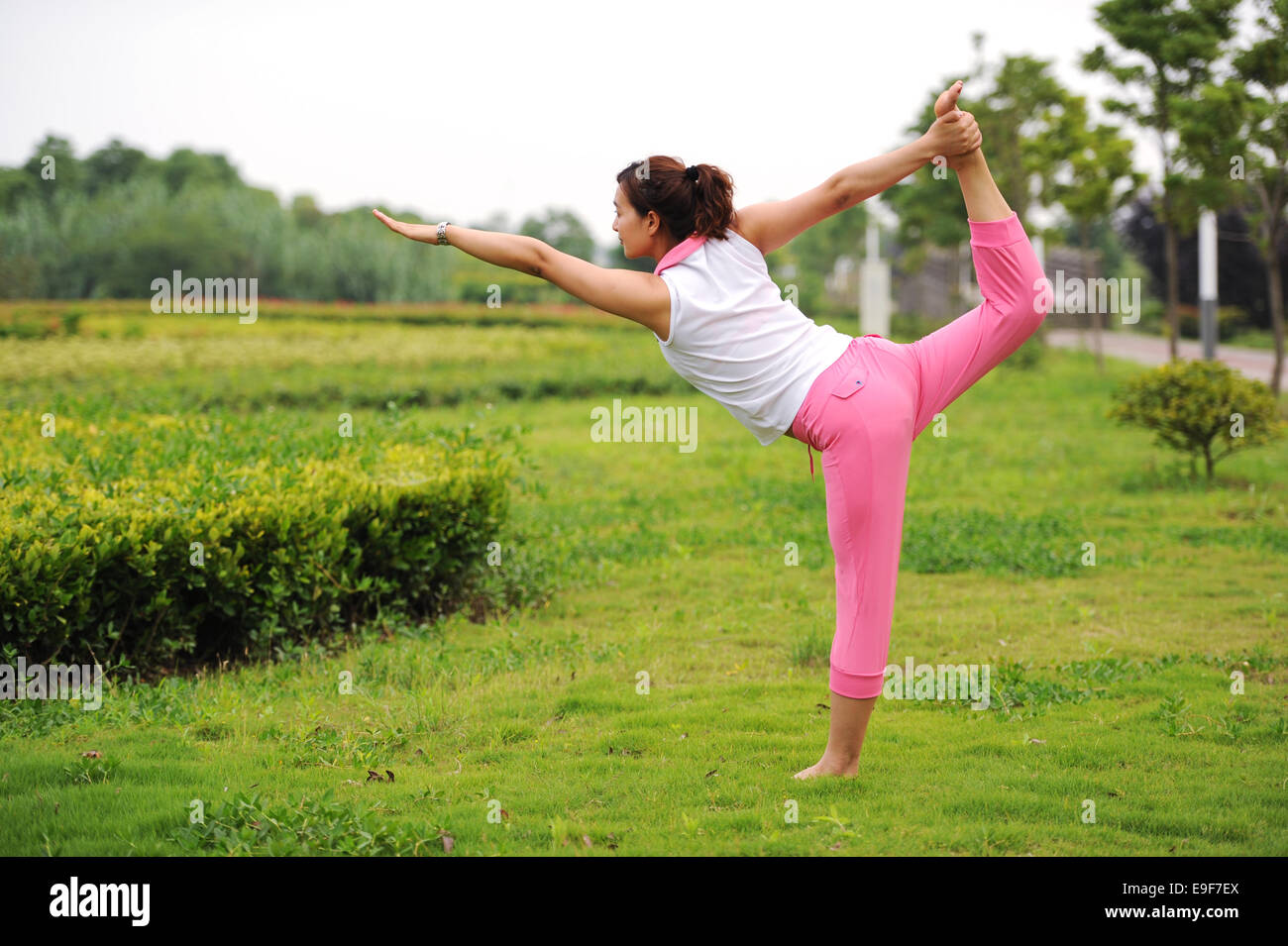 Arabesque position hi-res stock photography and images - Alamy