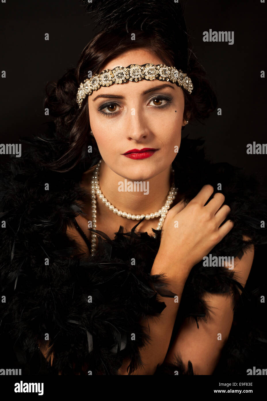 Pearls 1920s hi-res stock photography and images - Alamy