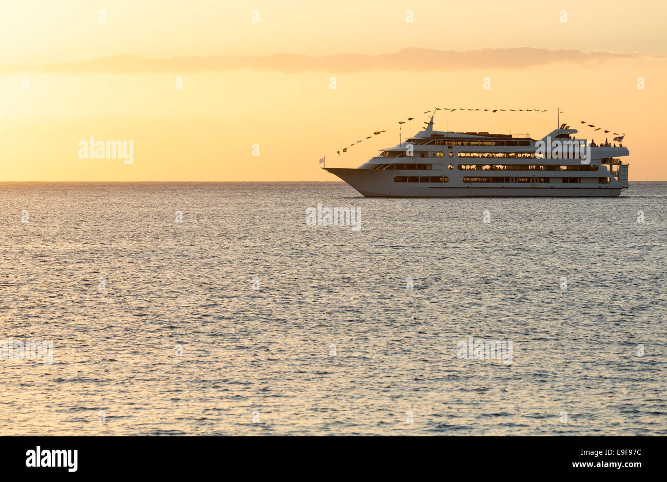 Oahu sunset cruise hi-res stock photography and images - Alamy