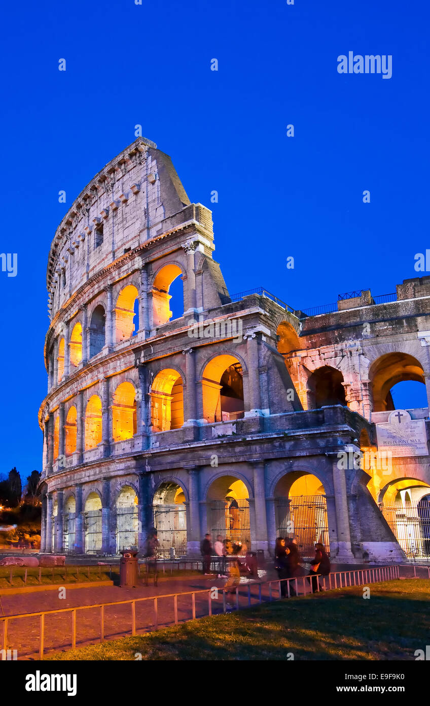 Colosseum night hi-res stock photography and images - Alamy