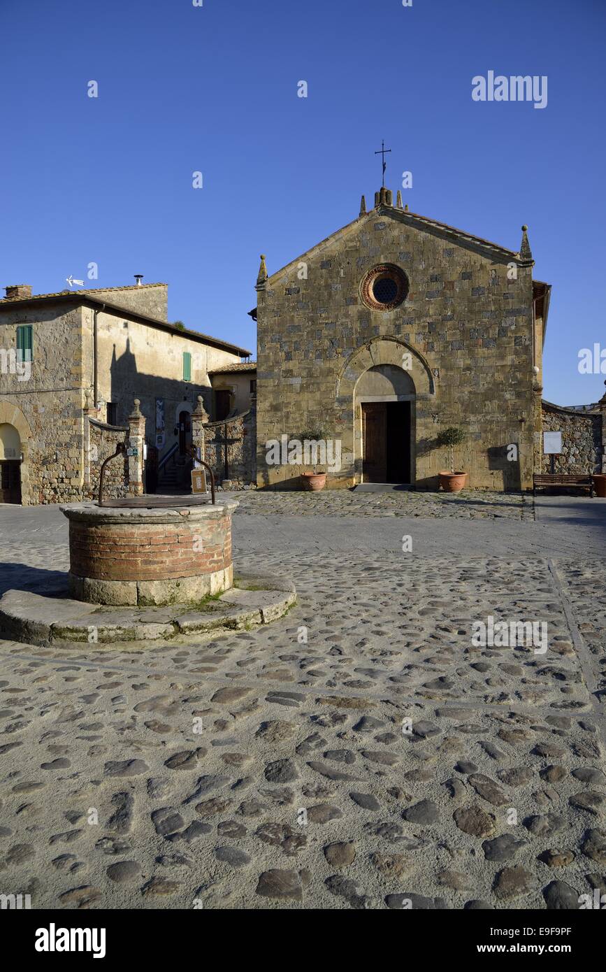 Santa Maria and the well Stock Photo - Alamy