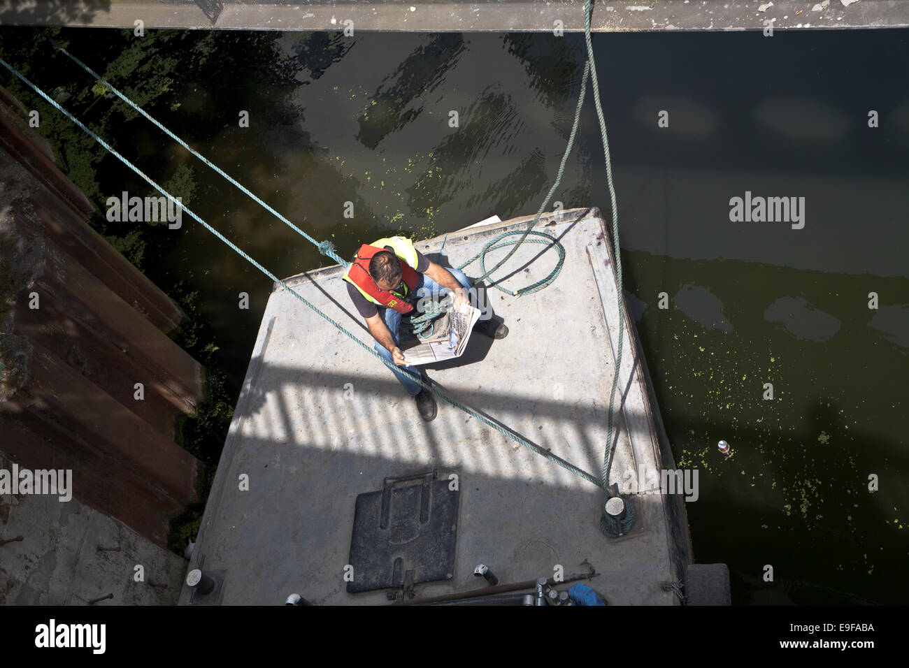 Pontoon platform river hi-res stock photography and images - Alamy