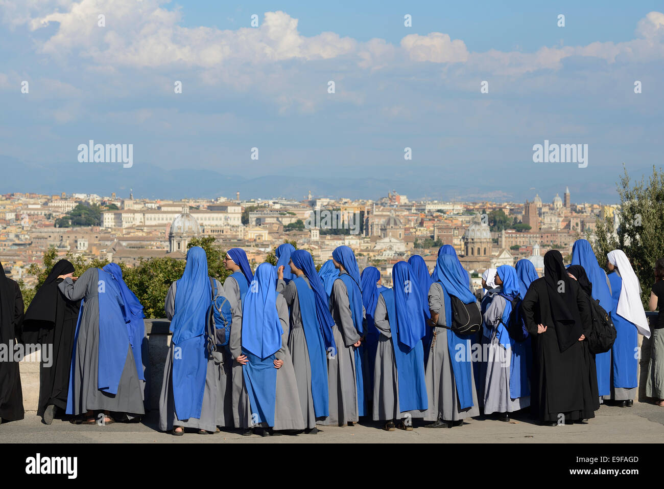 Italian nuns hi-res stock photography and images - Alamy