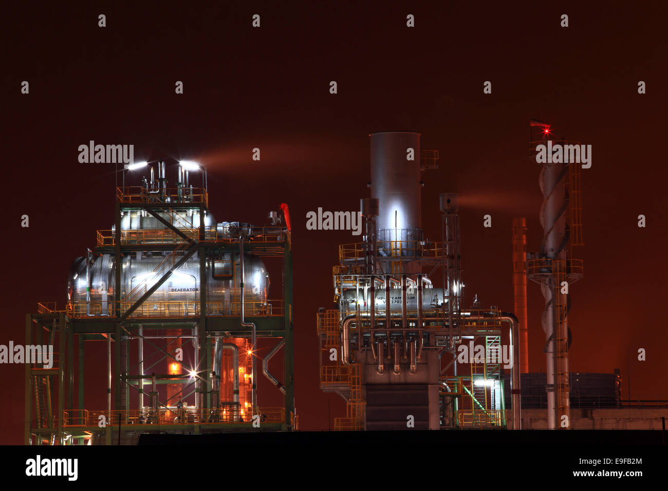 Oil refinery tank hi-res stock photography and images - Alamy